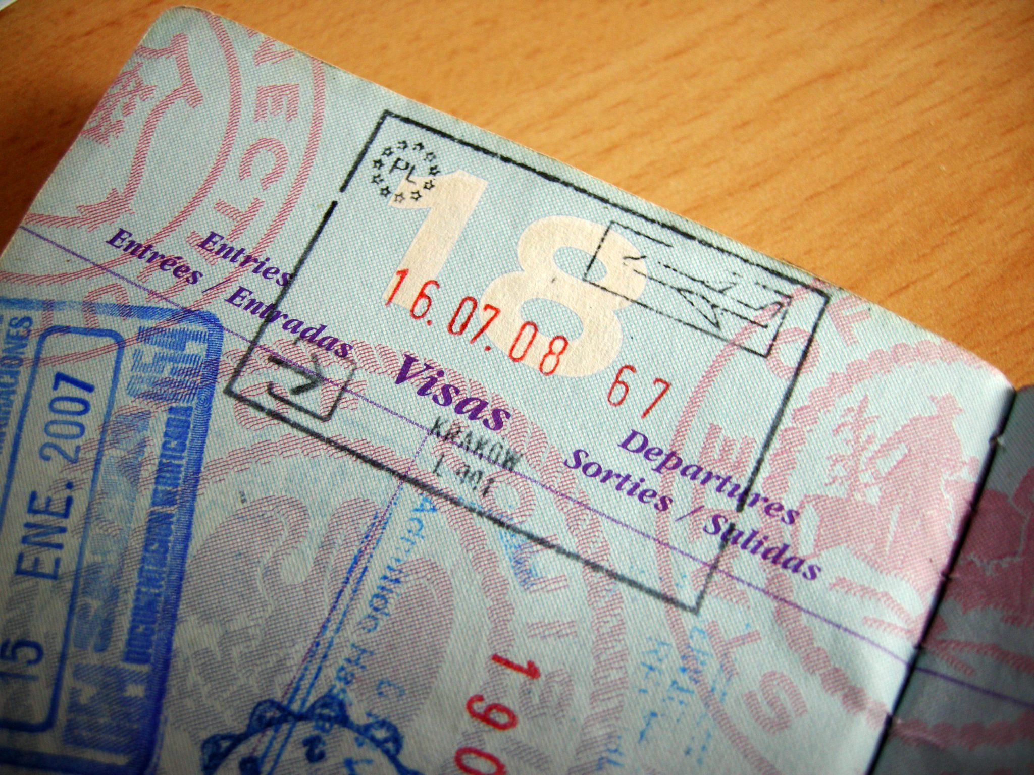 Polski paszport znalazł się w TOP10 najmocniejszych paszportów na ...