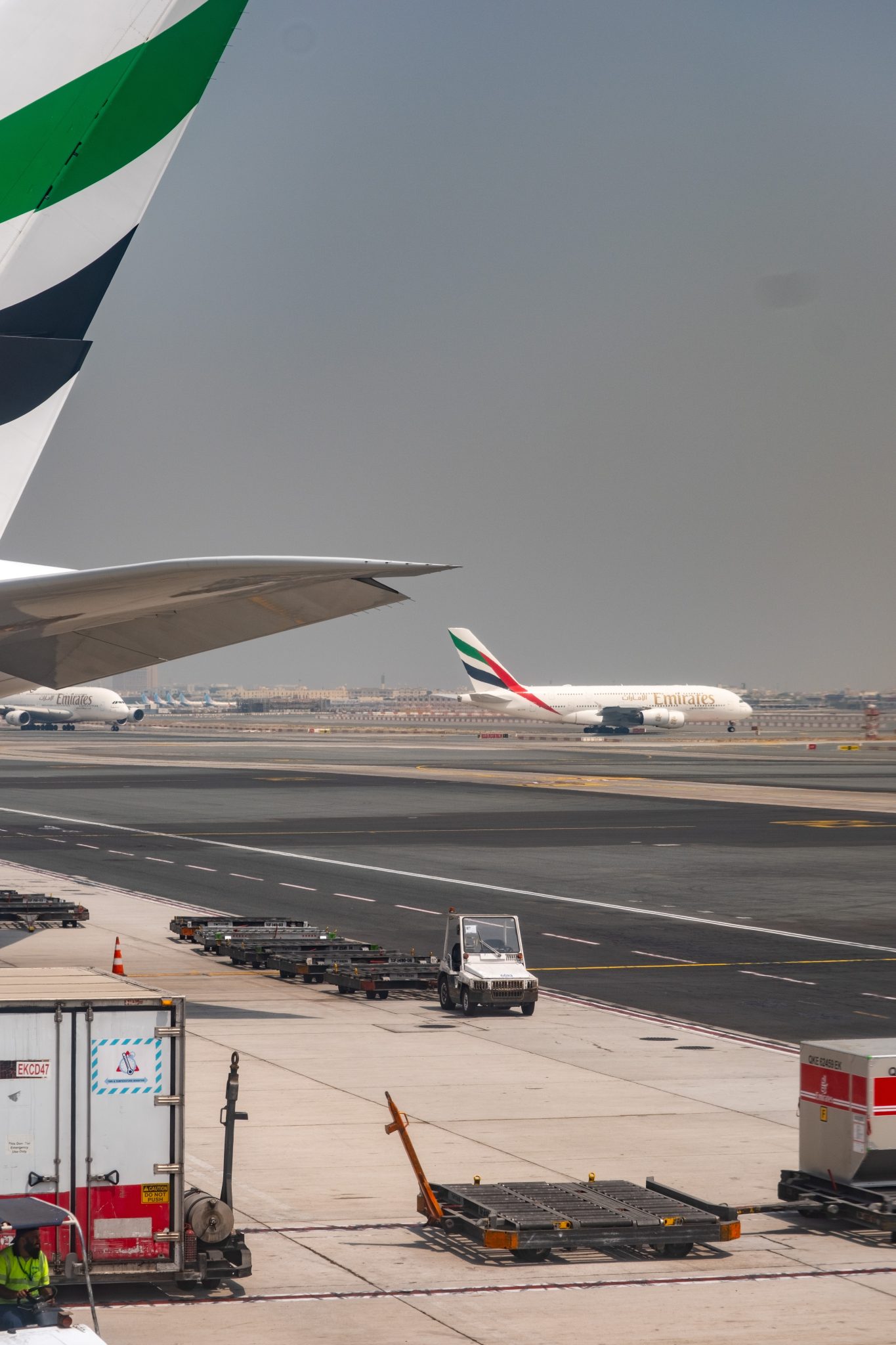 Porównanie lotnisk w Dubaju - DXB czy DWC? | Podróże z Hubertem